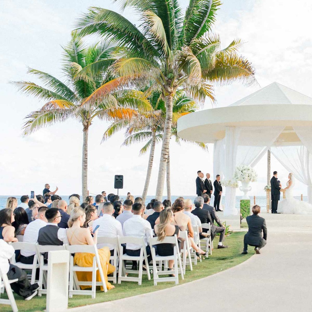 How Much Do Guests Pay for Destination Weddings? Destify