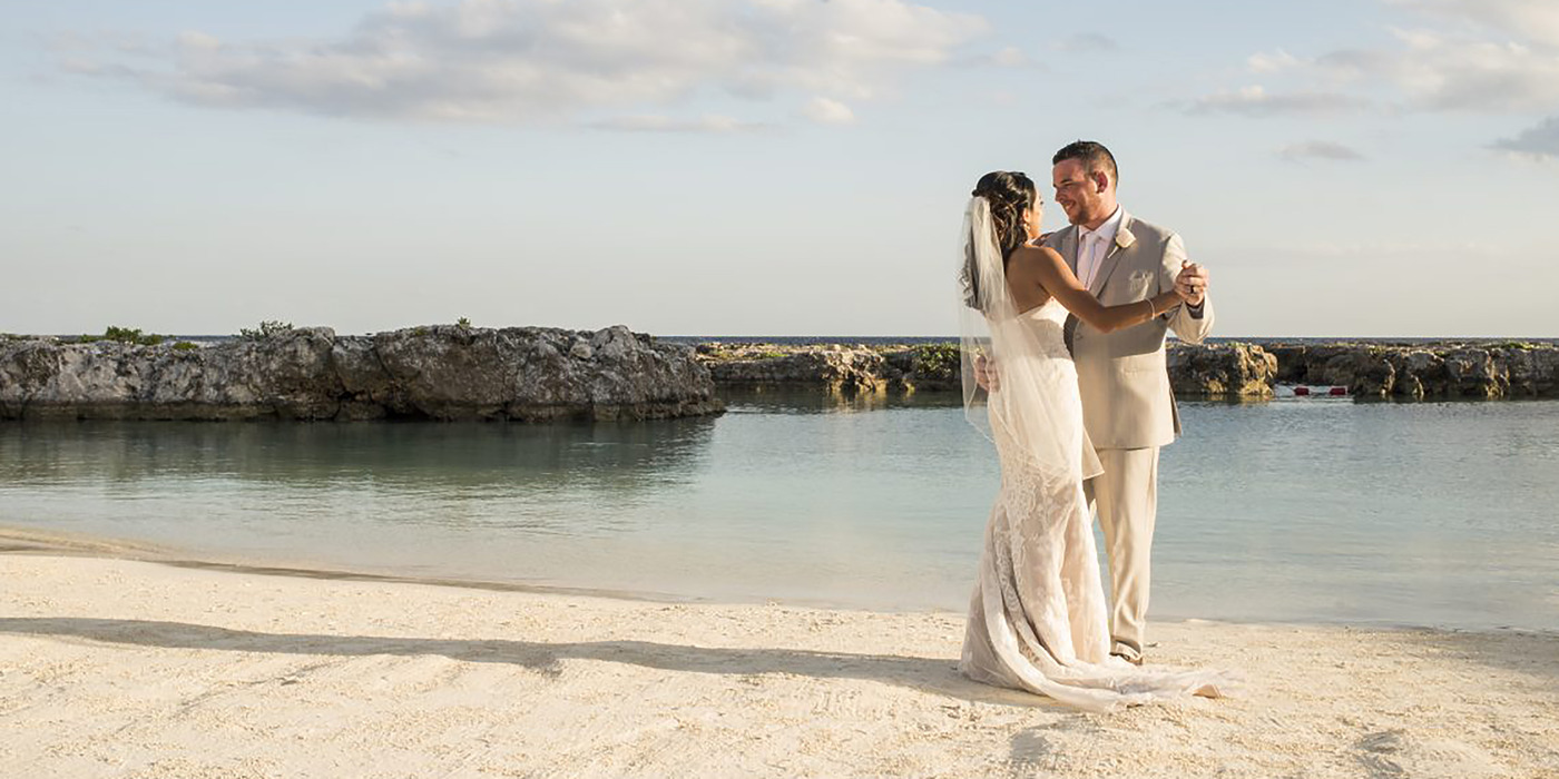 Annelyse and Mike ️ Destination Weddings - Destify