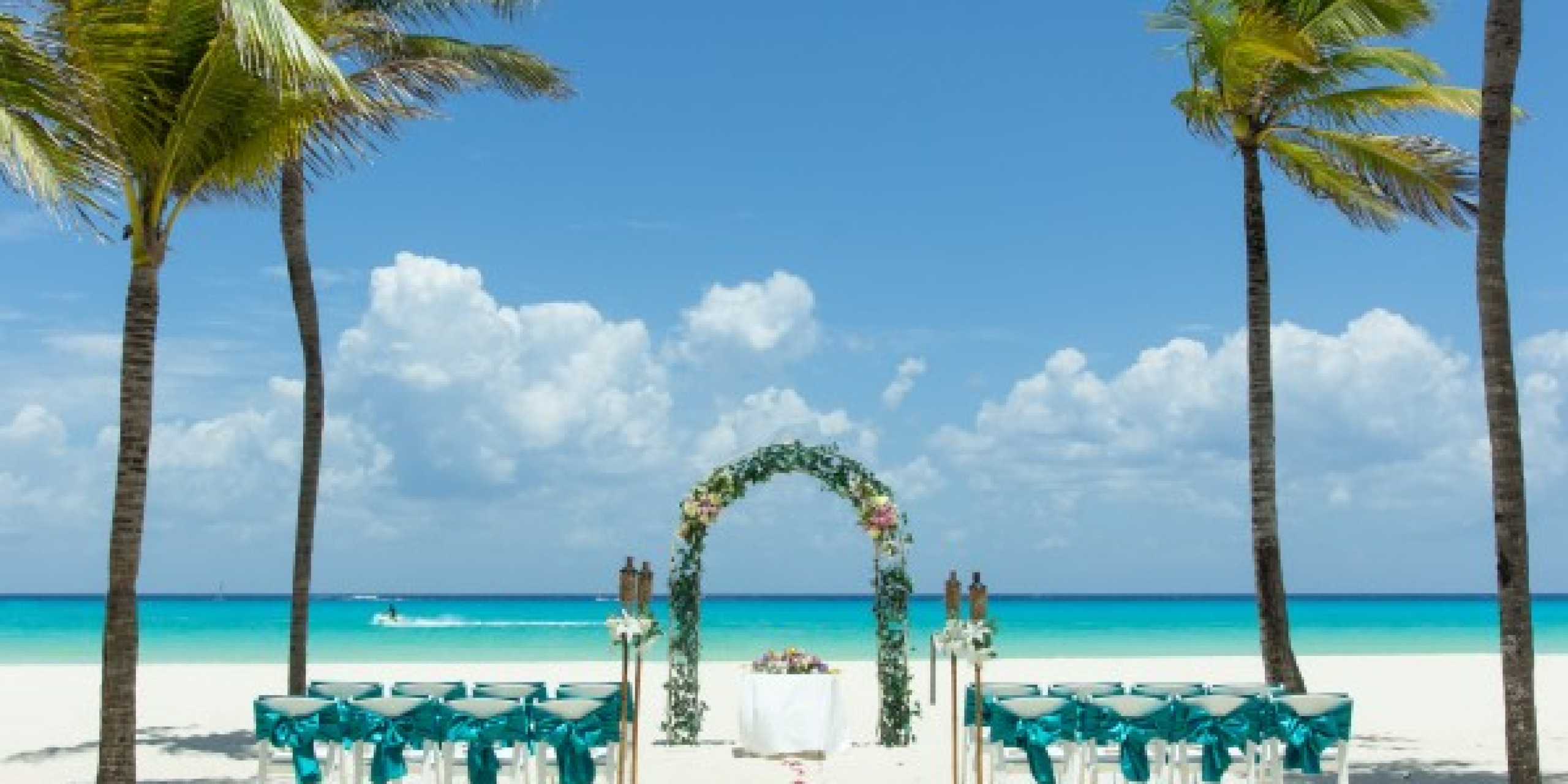 Beach wedding venue in Hotel Riu Palace Mexico - Mexico