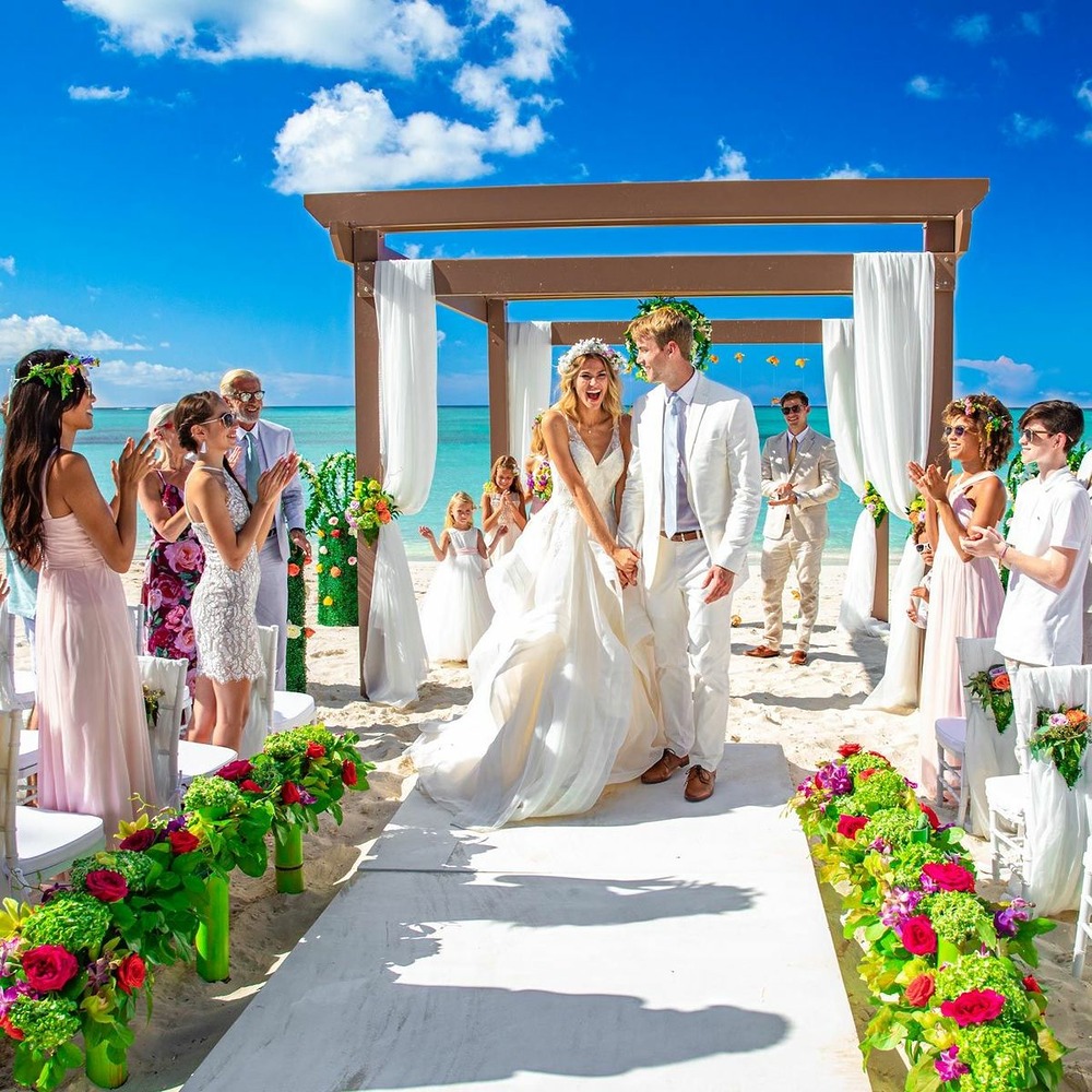Destination Weddings vs. Traditional Weddings: Notes to Consider